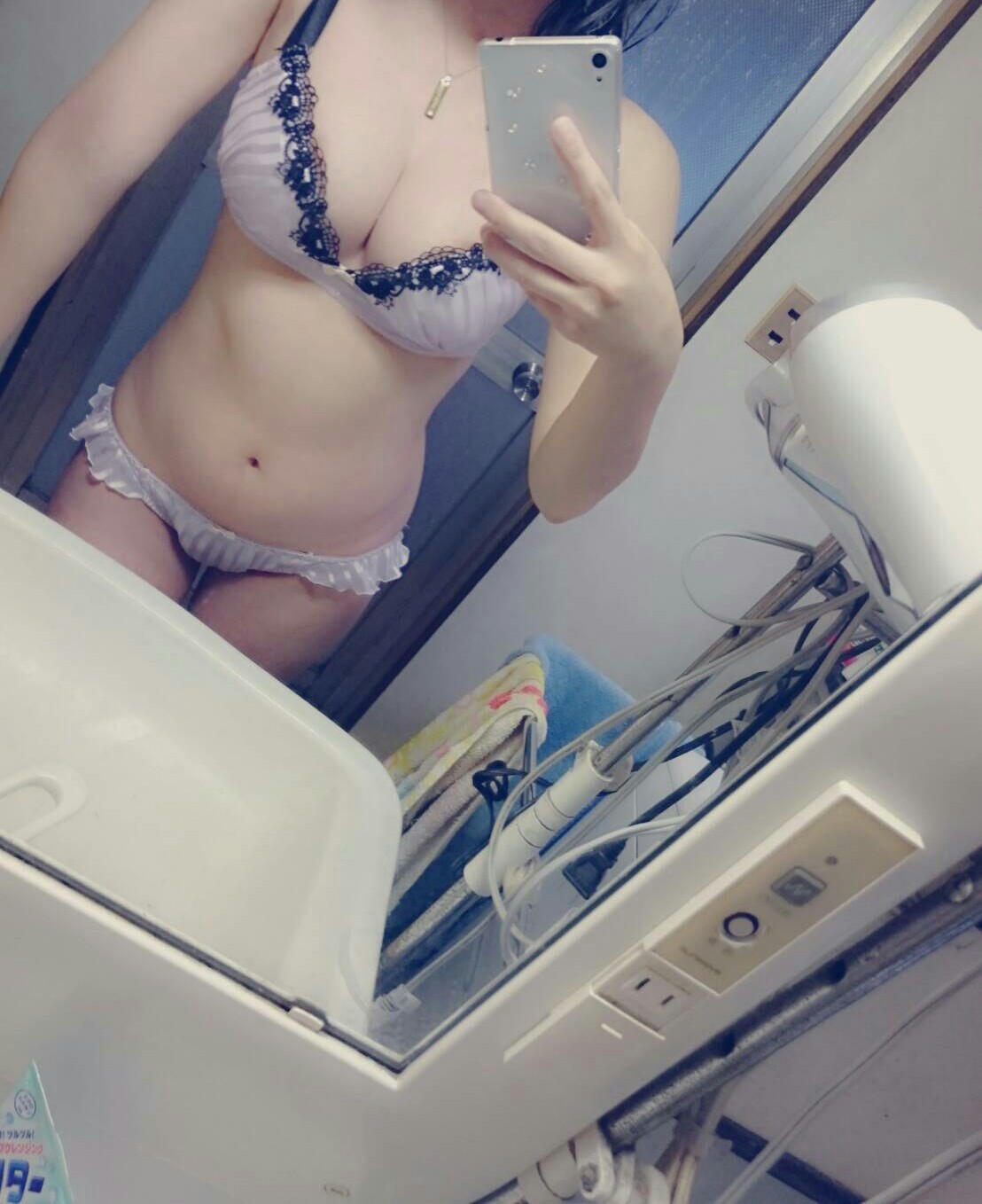 美乳のお姉さんがブラジャー外して形の良い生おっぱい鏡撮り みんくちゃんねる